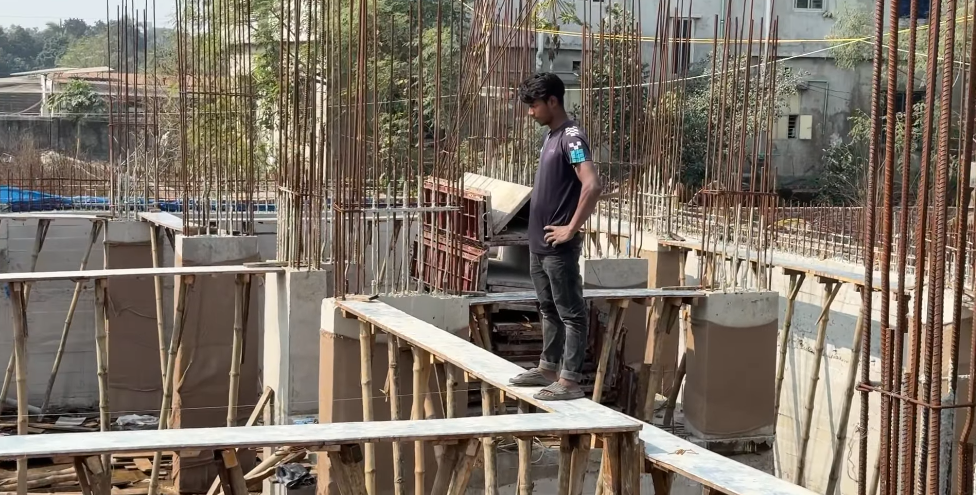 Preparing for First-Floor Roof Casting: A Construction Milestone
